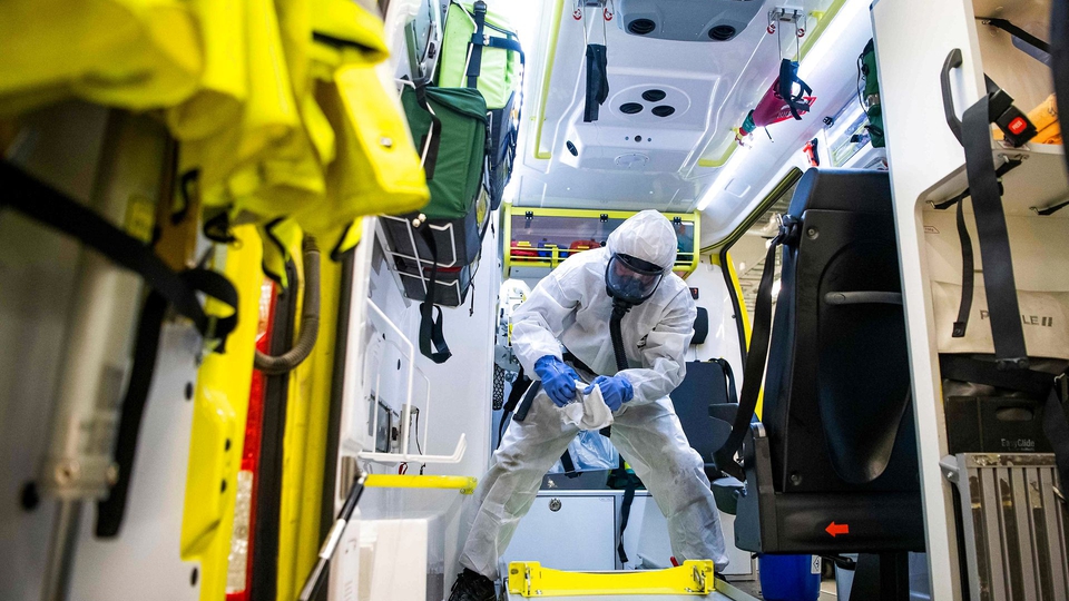 "Kun toppen af isbjerget": Coronadødsfald i Sverige stiger til 4125